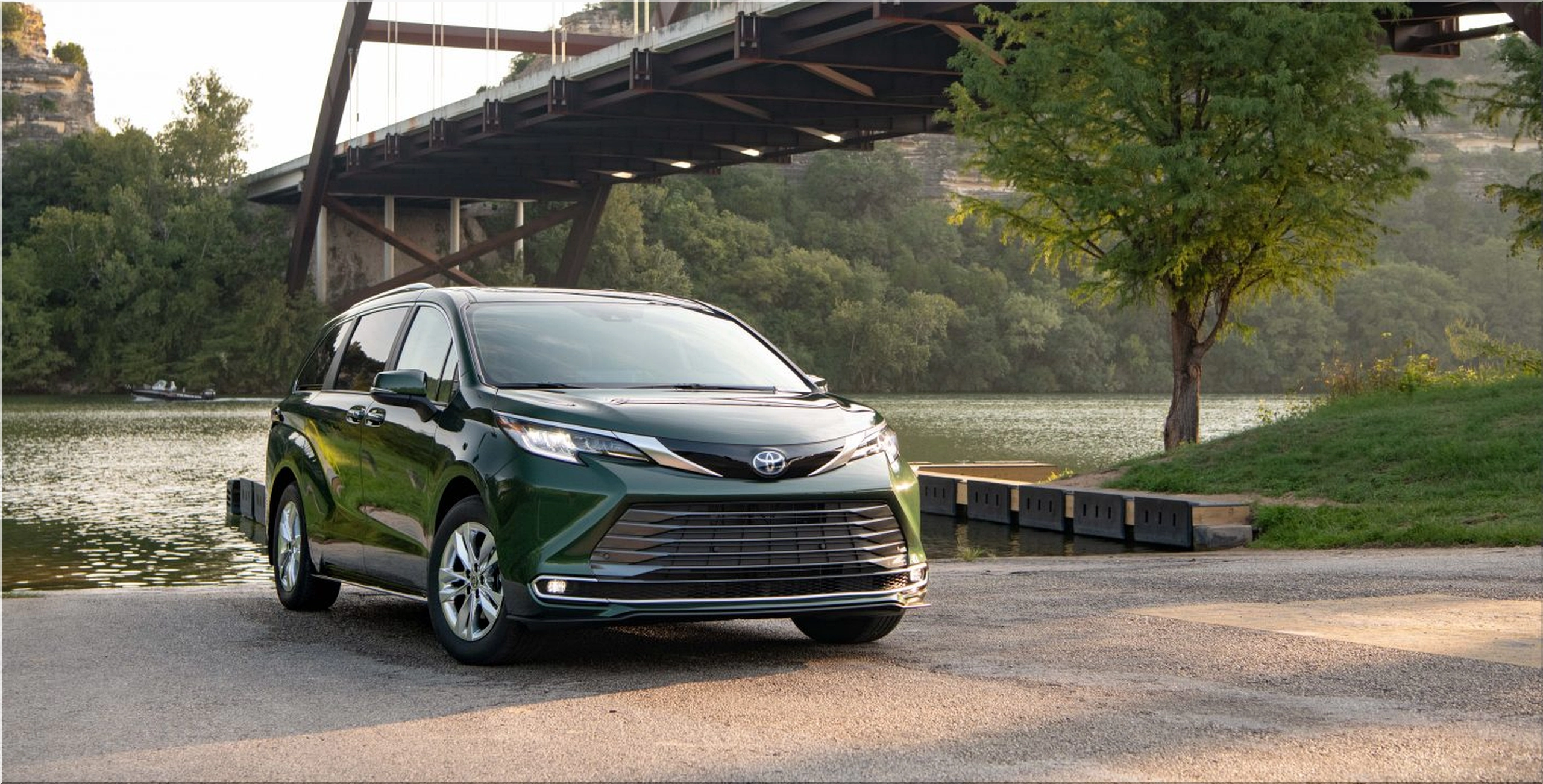 The 2024 Toyota Sienna: A Hybrid Minivan with Unique Features | Car ...