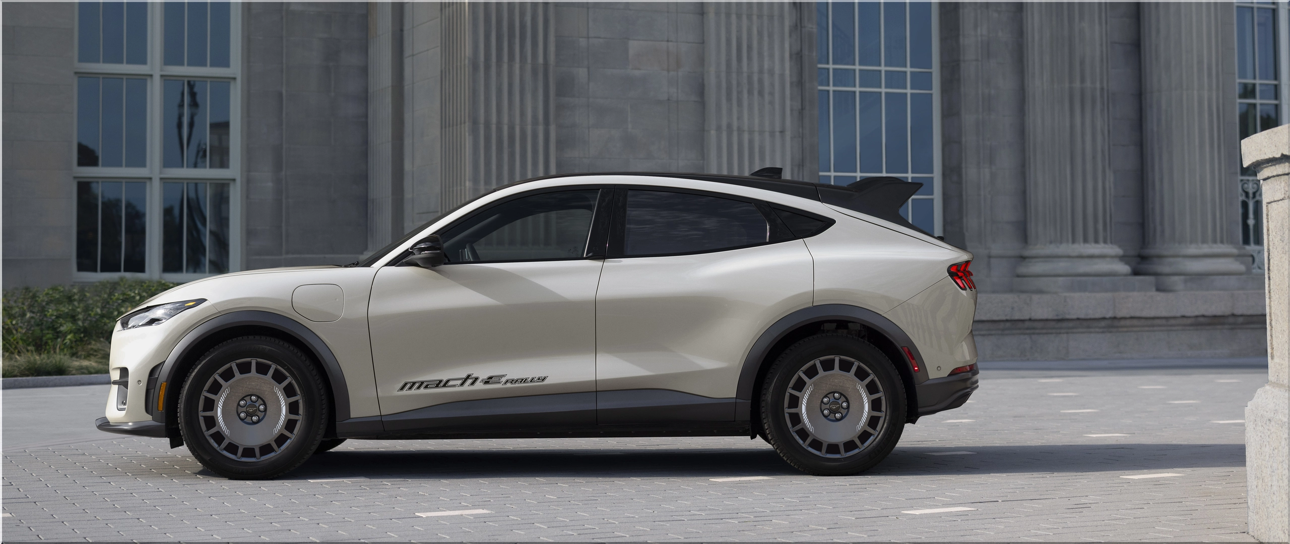 2025 Ford Mustang Mach-E Electric SUV: Auto Lane Changes, Extended ...