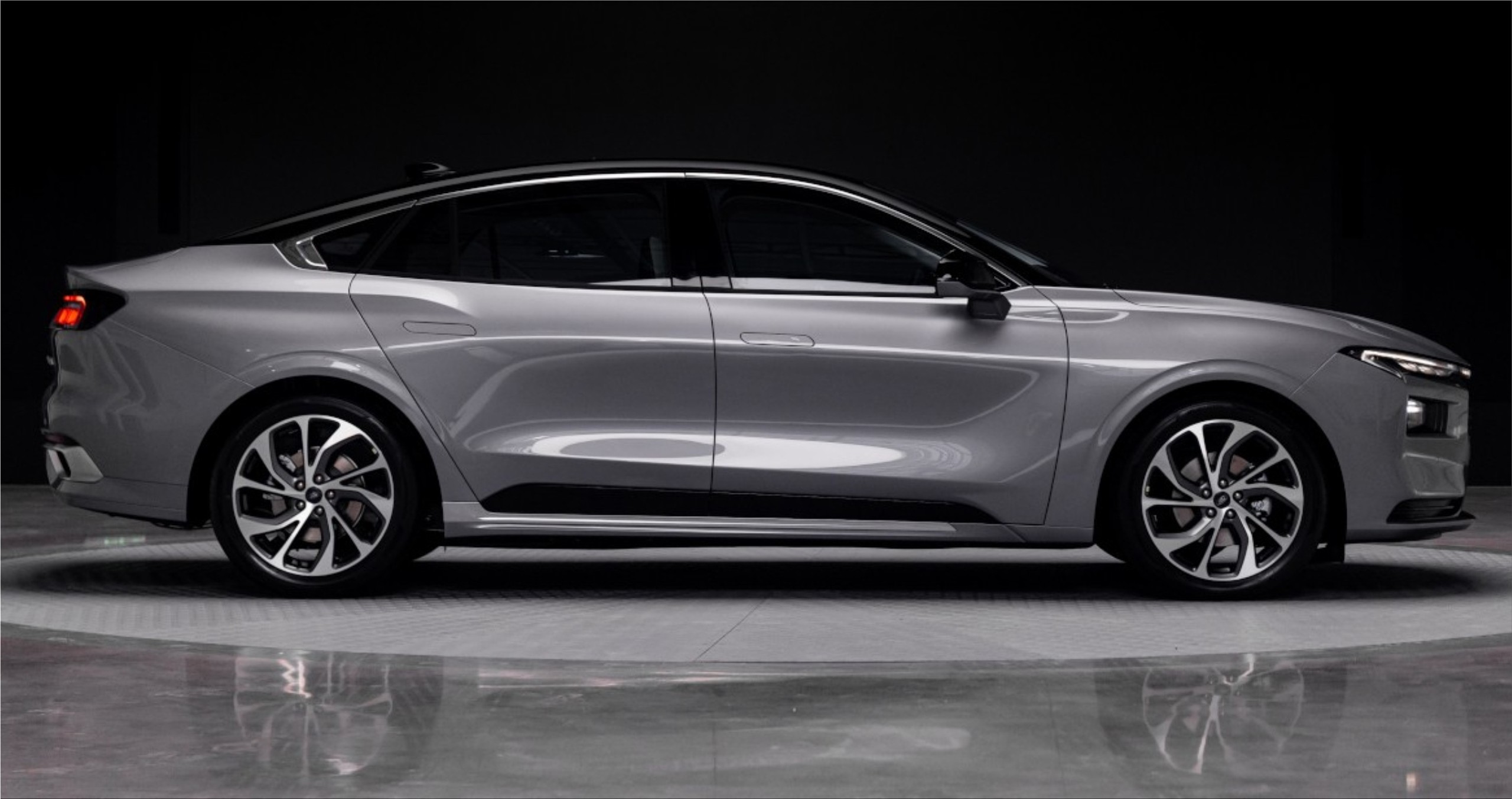 The new Ford Mondeo will compete with Volkswagen Passat Car Division