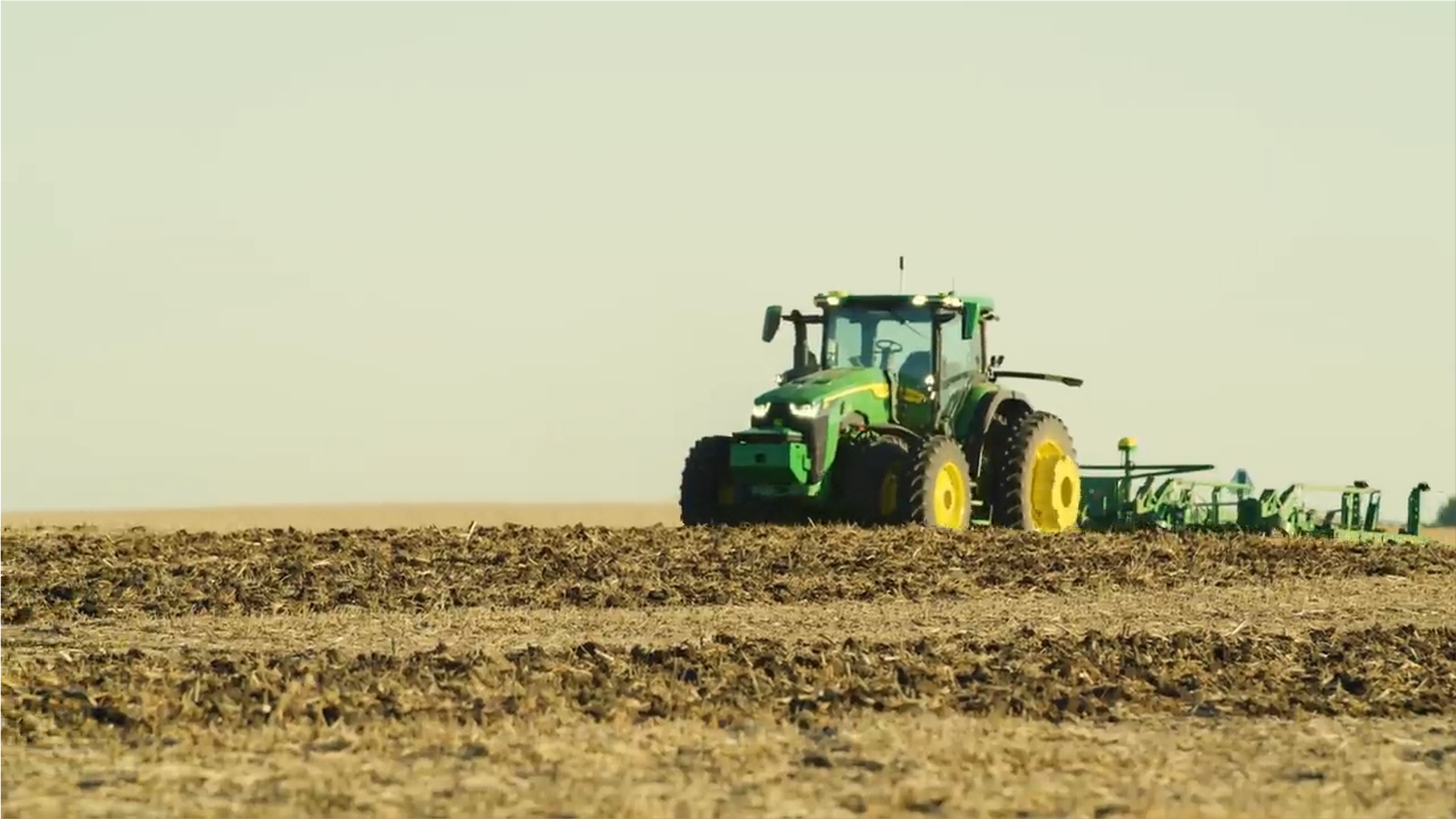 The new John Deere 8R autonomous tractor | Car Division