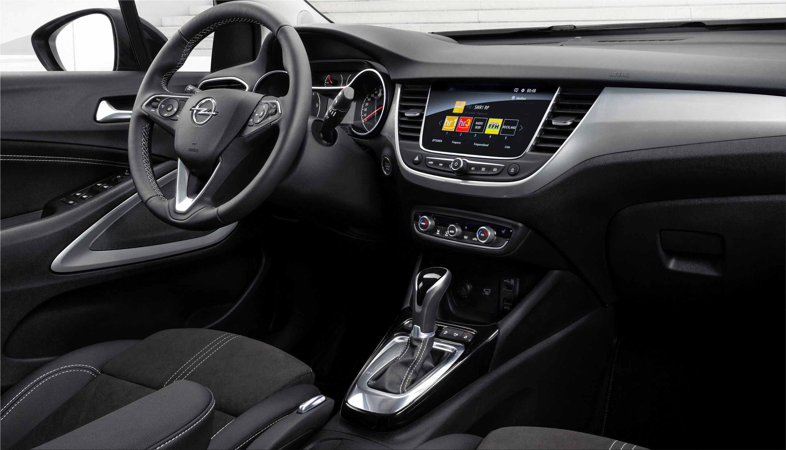 The first images with the new Opel Crossland compact SUV | Car Division