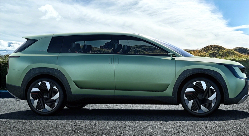 The Skoda VISION 7S concept presents a wholly new electrified vehicle ...